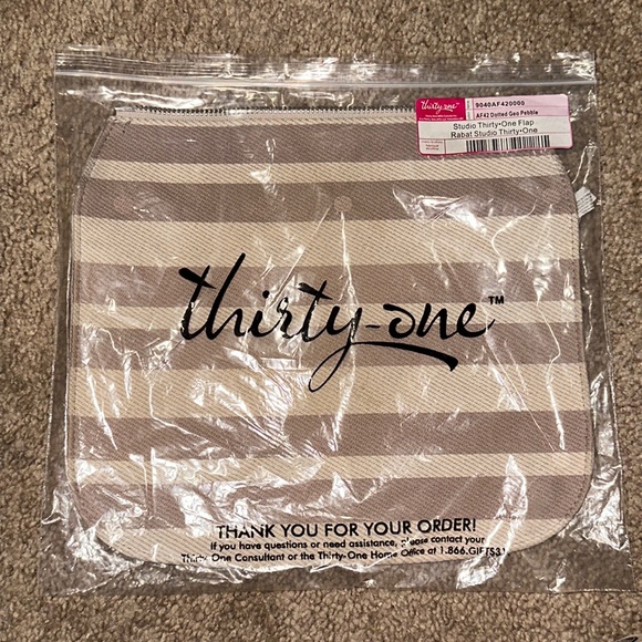 thirty-one | Bags | Get This For Freethirtyone Flap Rabat Studio | Poshmark